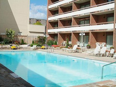 niagara Falls motel rooms at the Holiday Inn